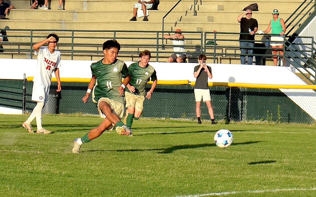 Campbell helps Notre Dame remain unbeaten, tying Dalton in nationally ...