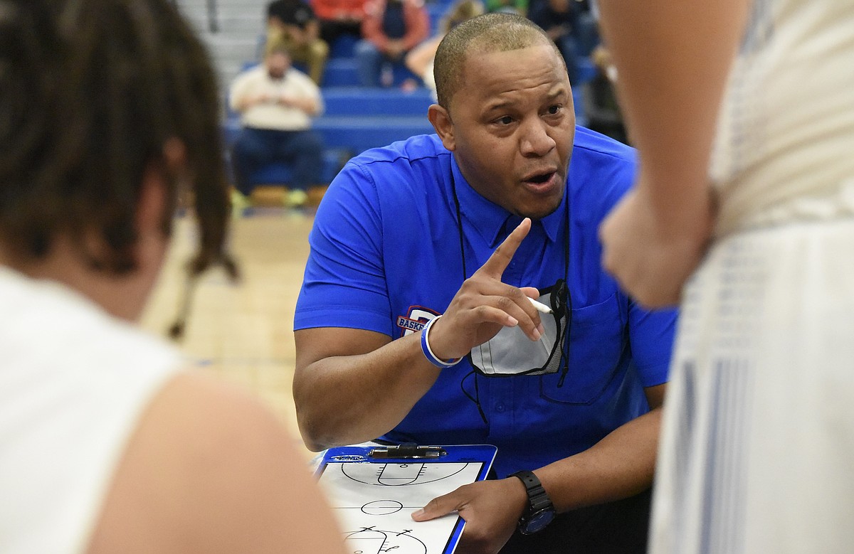 Notre Dame hires Reggie Tucker as its next boys’ basketball coach ...