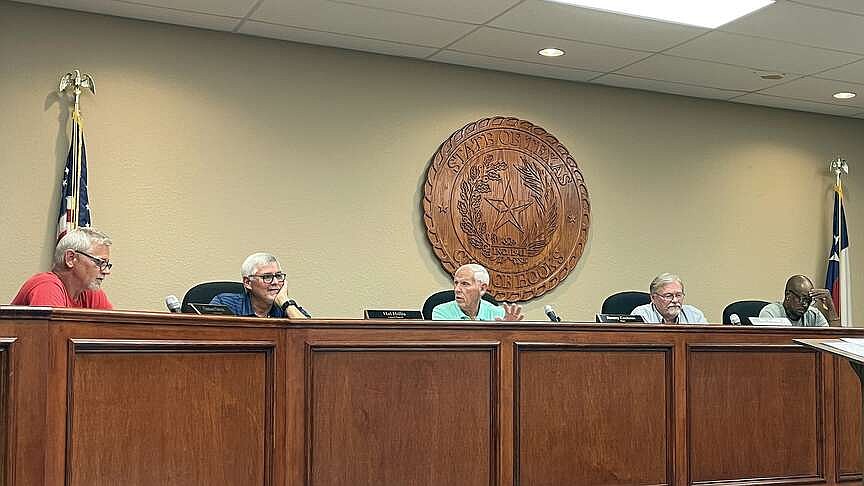 BREAKING | Hooks, Texas, City Council tables any action on police chief ...