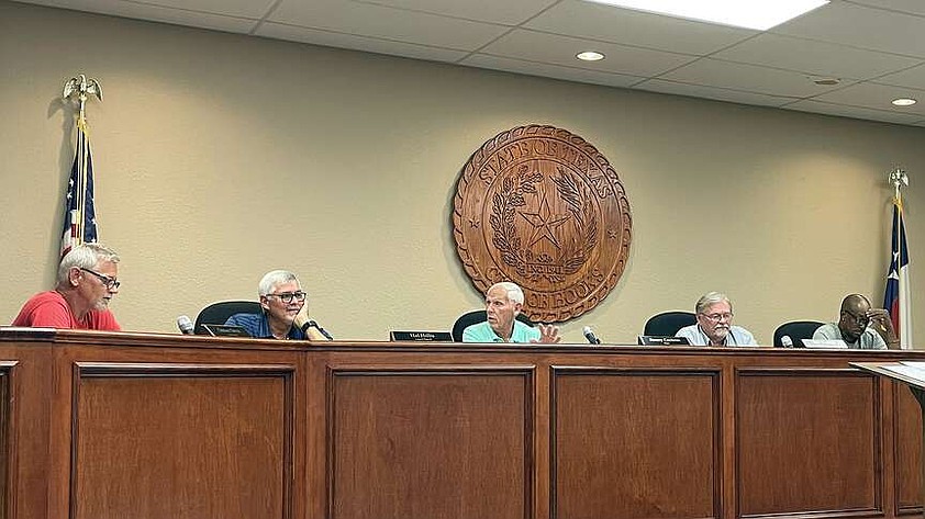 BREAKING | Hooks, Texas, City Council tables any action on police chief ...