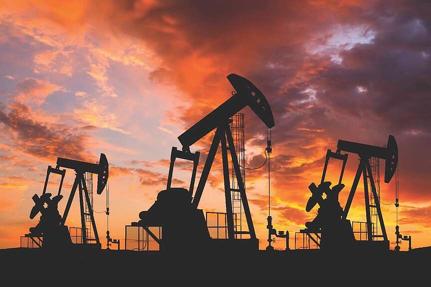 Oil prices rise, but Wall Street still hangs near its records ...