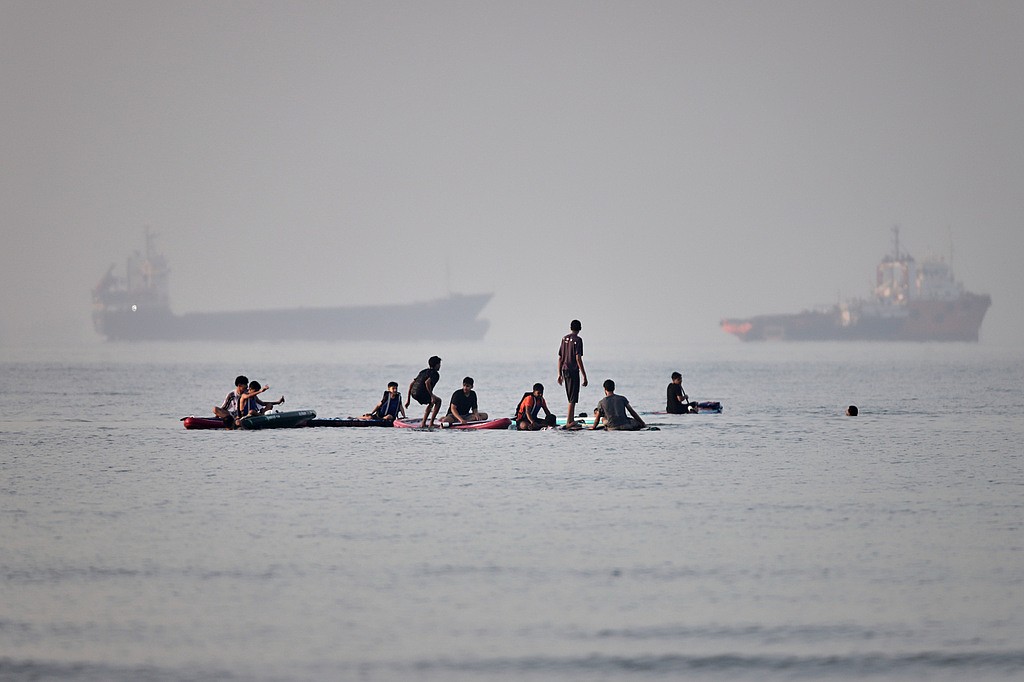 Air raid sirens in Bahrain as Iranian missiles and drones head for Gulf ...