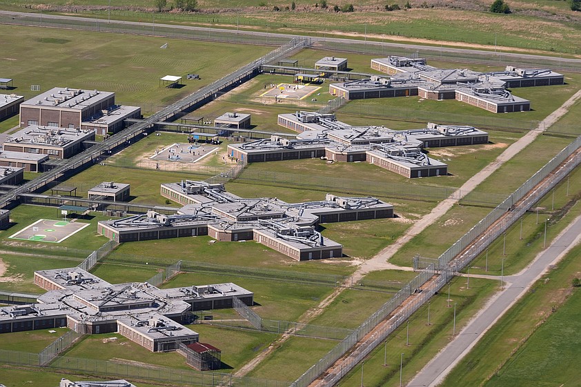 ICE says relaxed detention standards 'reduce the burden' on contractors ...
