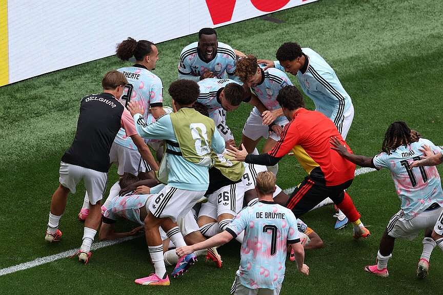 Belgium converts late penalty to beat Senegal 3-2 in extra time in the ...