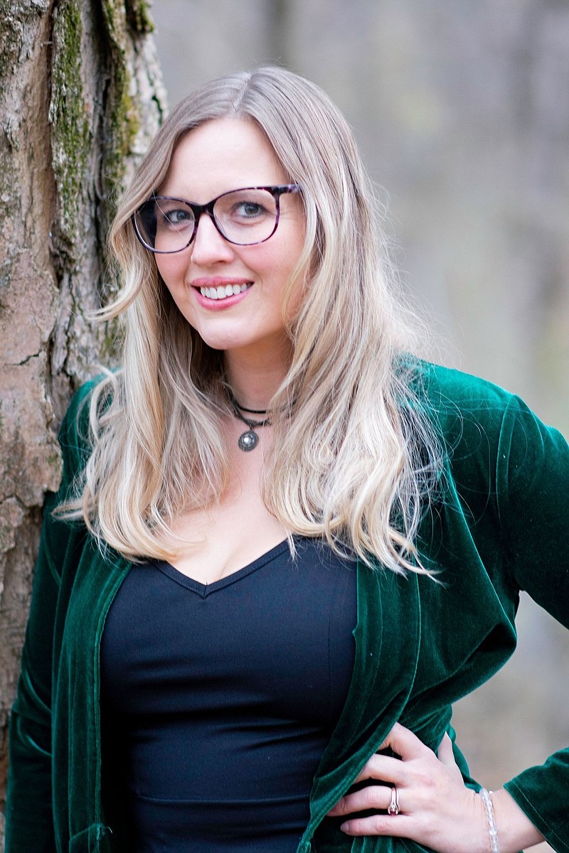 Review: Sara Moore Wagner gives voice to an addict mother in ‘Hillbilly ...