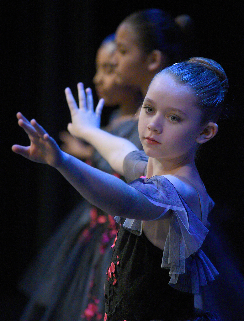 Dress rehearsal for the Dalton Ballet's spring recital - TittlePress