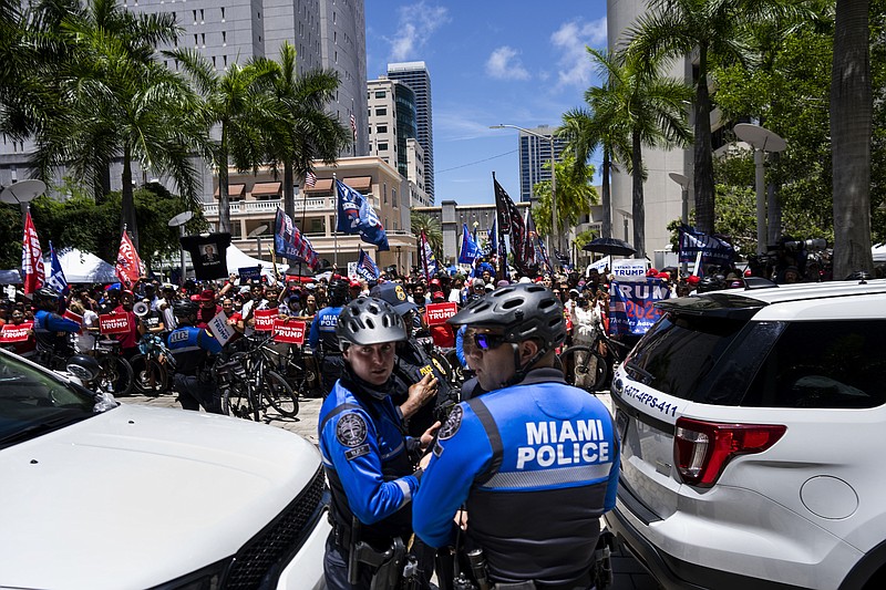 Opinion: Trump tried to turn dead-serious Miami case into a campaign ...