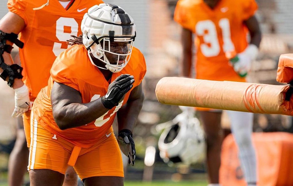 Simmons ‘rocking’ No. 10 for Vols, but Garner wants to see more ...