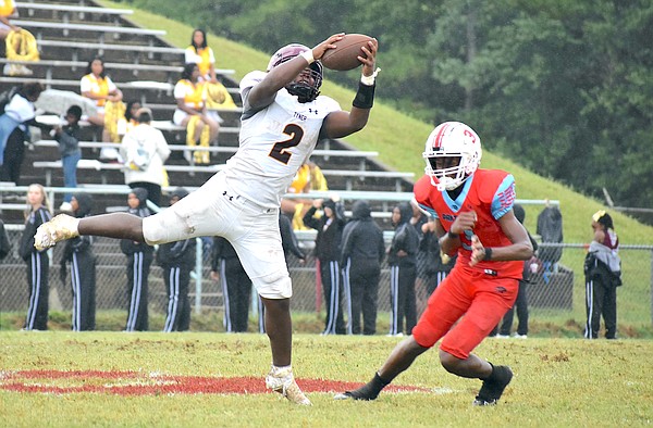 Tyner resilient for second straight week, rallies for key region win at ...