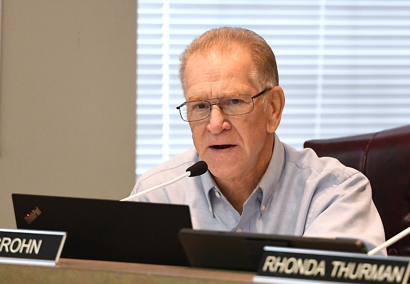 Hamilton County school board members discuss cellphone use, grading ...