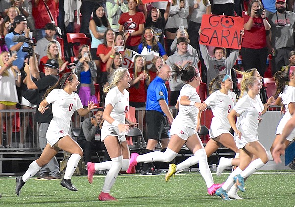 Baylor girls win DII-AA soccer state title to cap season of teamwork ...