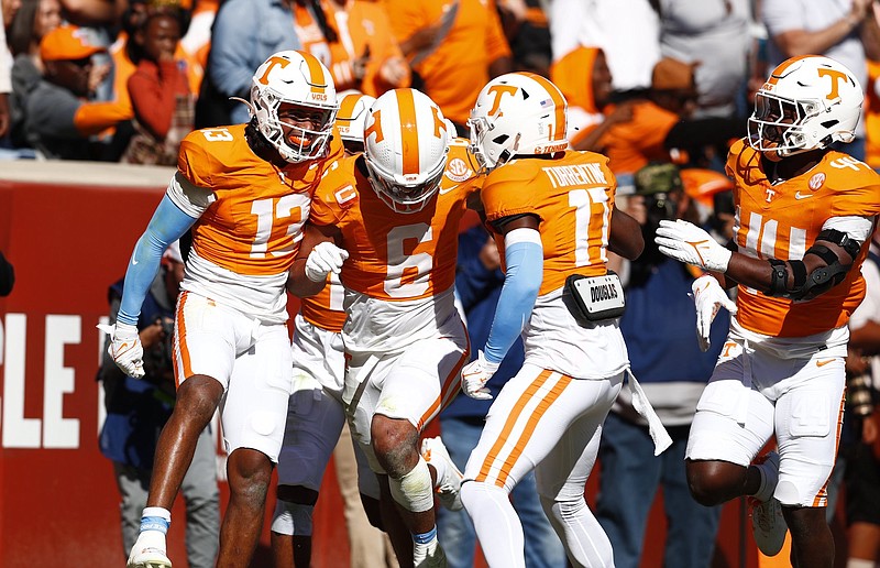 Vols notebook: Defense sets new standard in walloping of Huskies ...