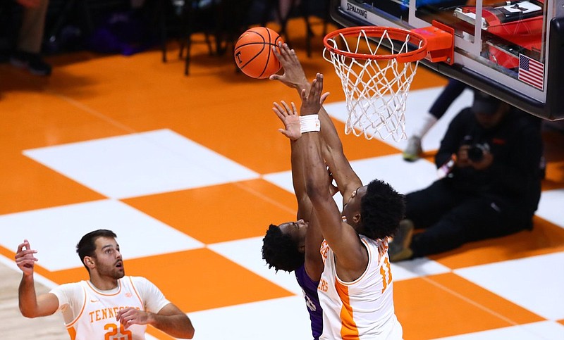 Vols survive frigid second half to claim final victory of 2023 ...