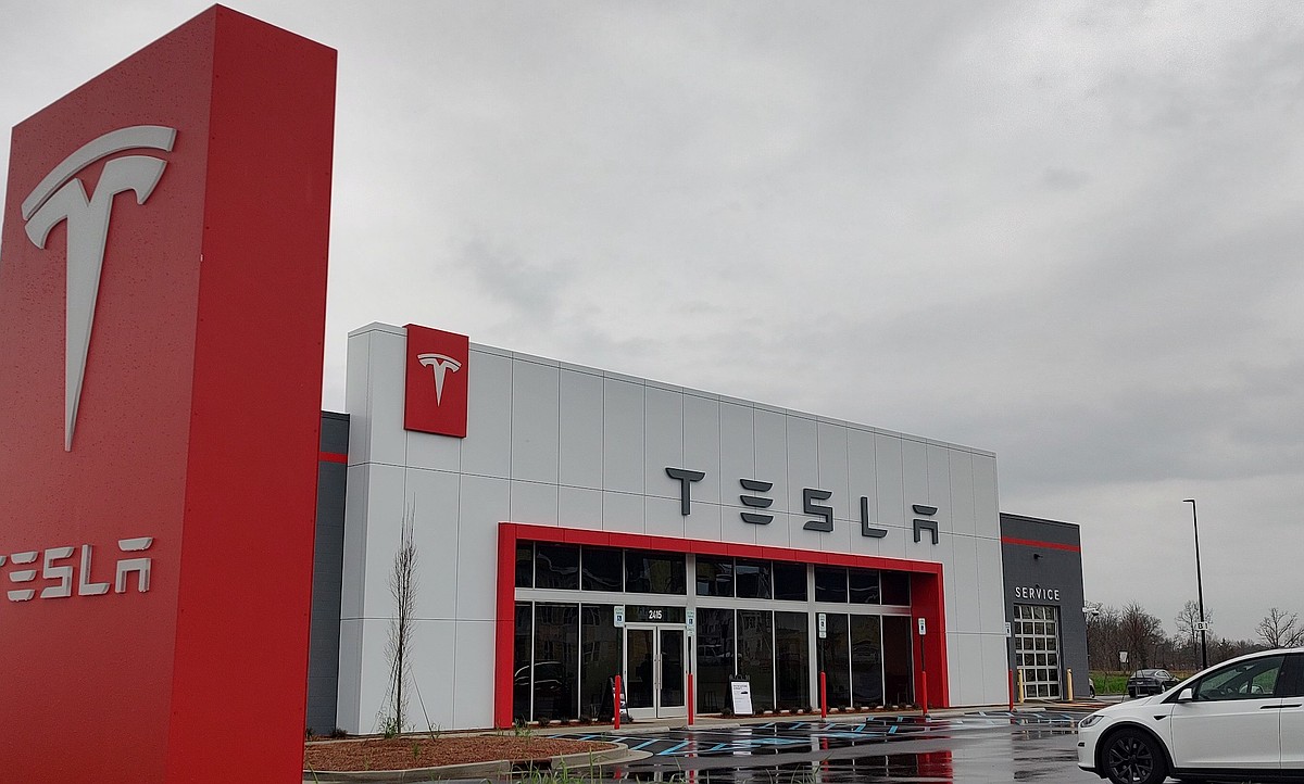 Tesla opens showroom, service center in Chattanooga | Chattanooga Times ...