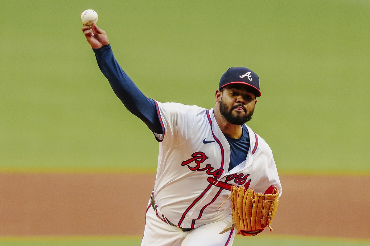Braves do business with pitchers Aaron Bummer, Reynaldo López ...