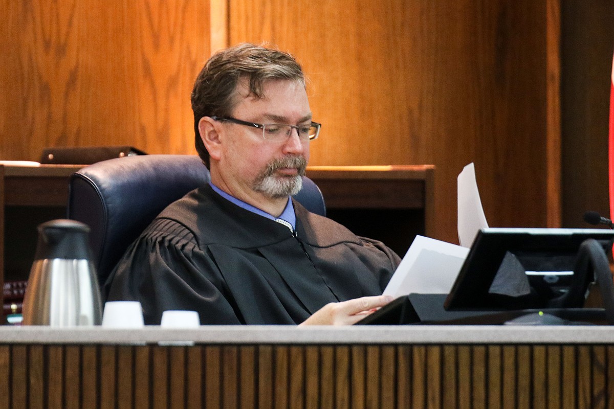 Former Hamilton County EMT to remain incarcerated while awaiting new ...