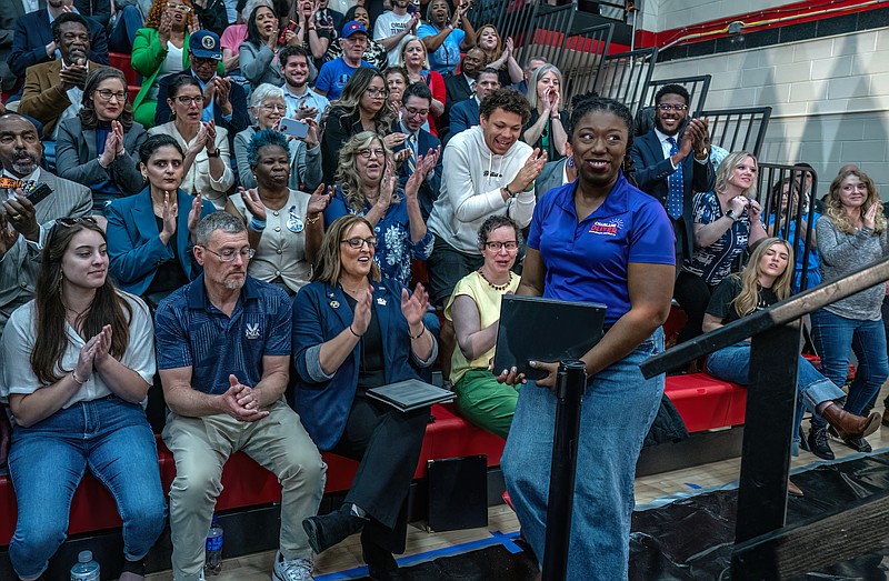 In Nashville, U.S. Sen. Elizabeth Warren fires up crowd with Trump ...