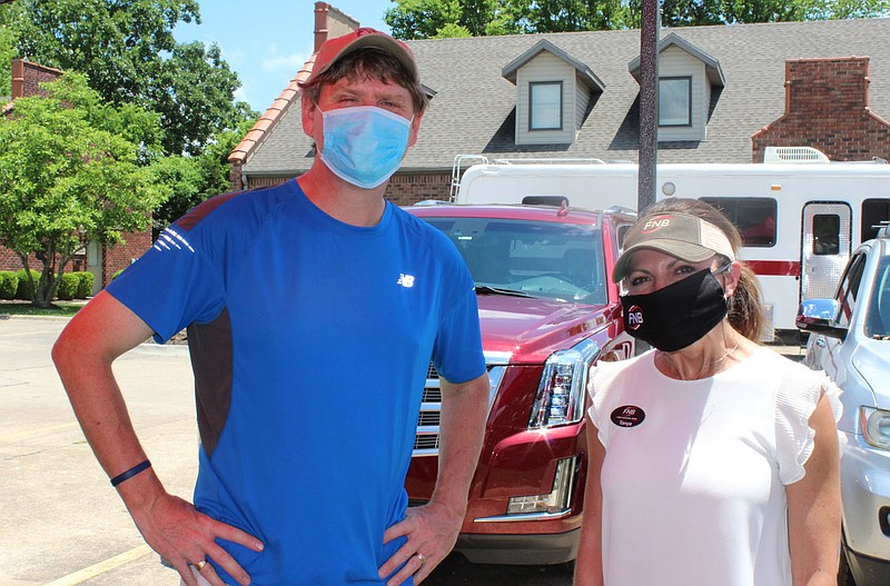 Broiling heat no deterrent for boil benefit backers | Northwest ...