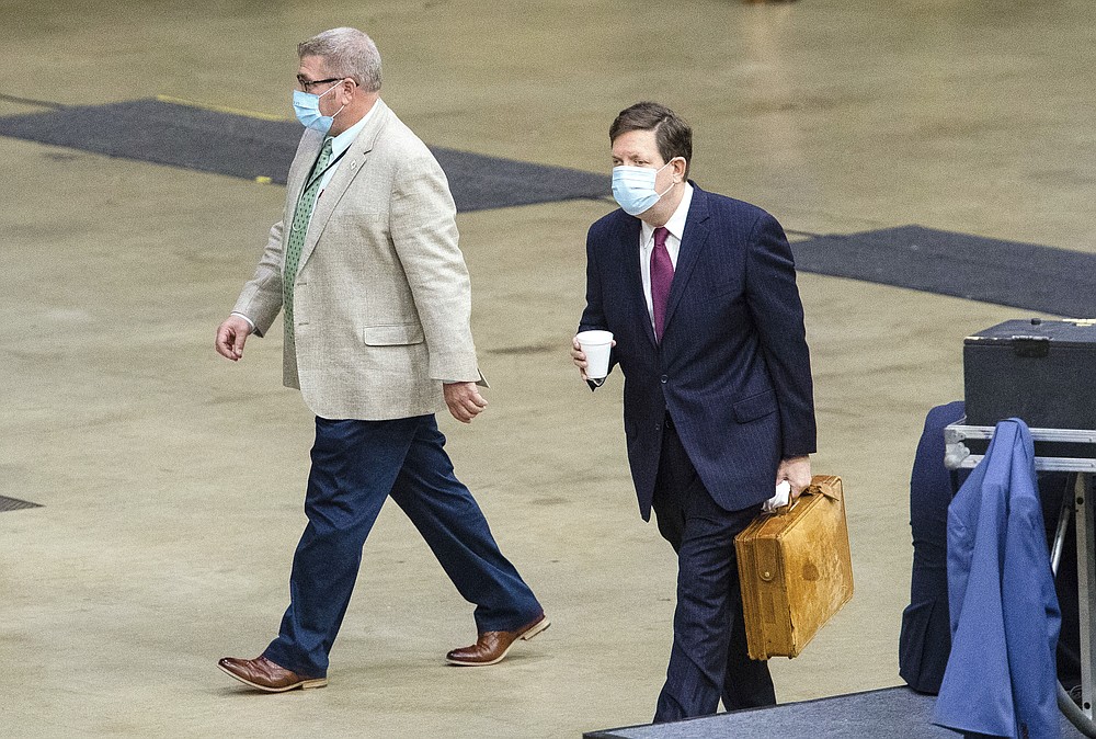 Lawmakers' mask practices reveal partisan divide