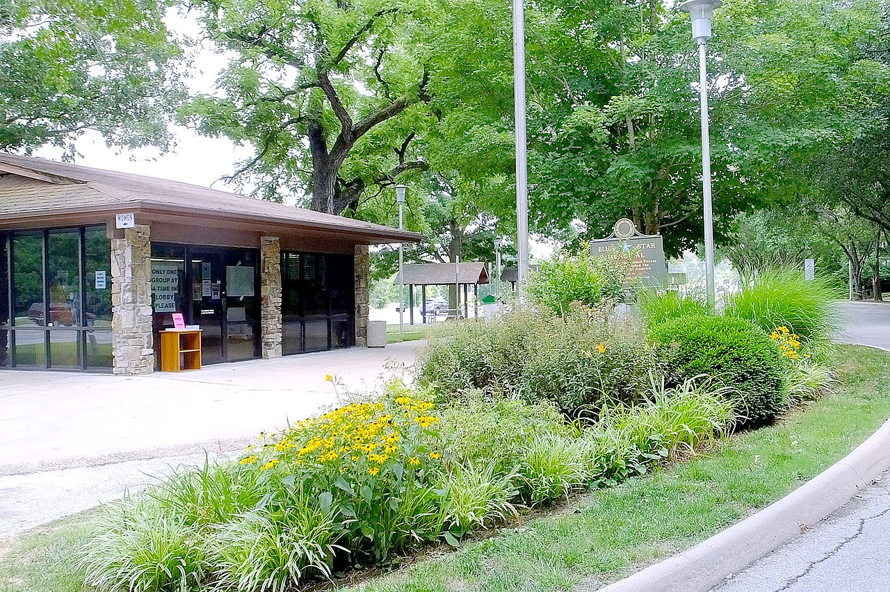 Welcome center back in business | Northwest Arkansas Democrat-Gazette