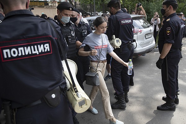 Moscow Reporters Detained The Arkansas Democrat Gazette Arkansas