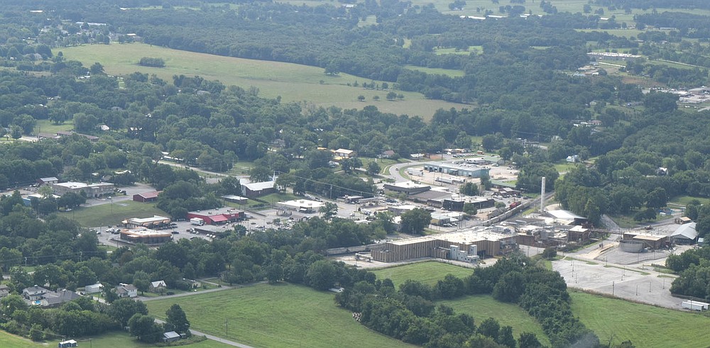 Pilot, reporter view Decatur from the skies