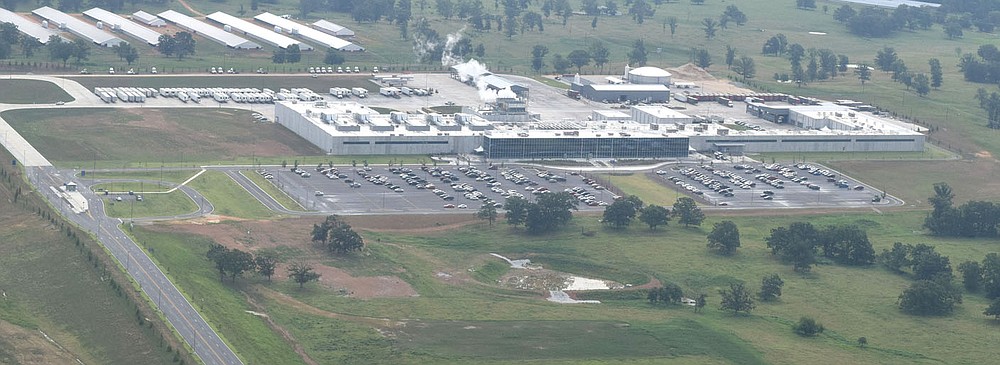 Pilot, reporter view Decatur from the skies