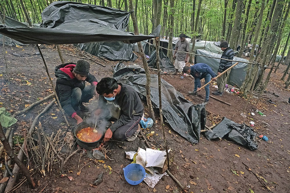 Migrants face more misery in Bosnian crackdown