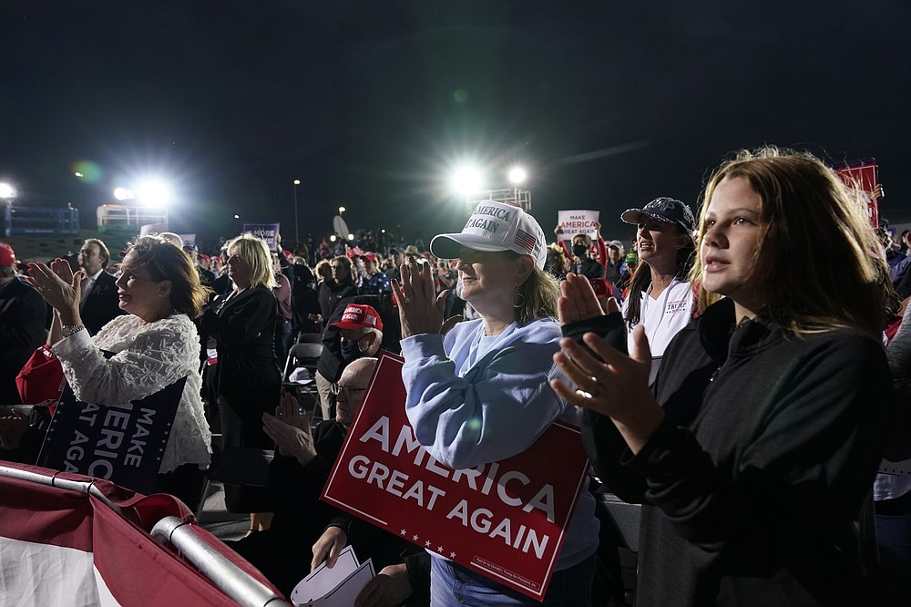 Trump hosts campaign rally in Iowa, touts poll advantage