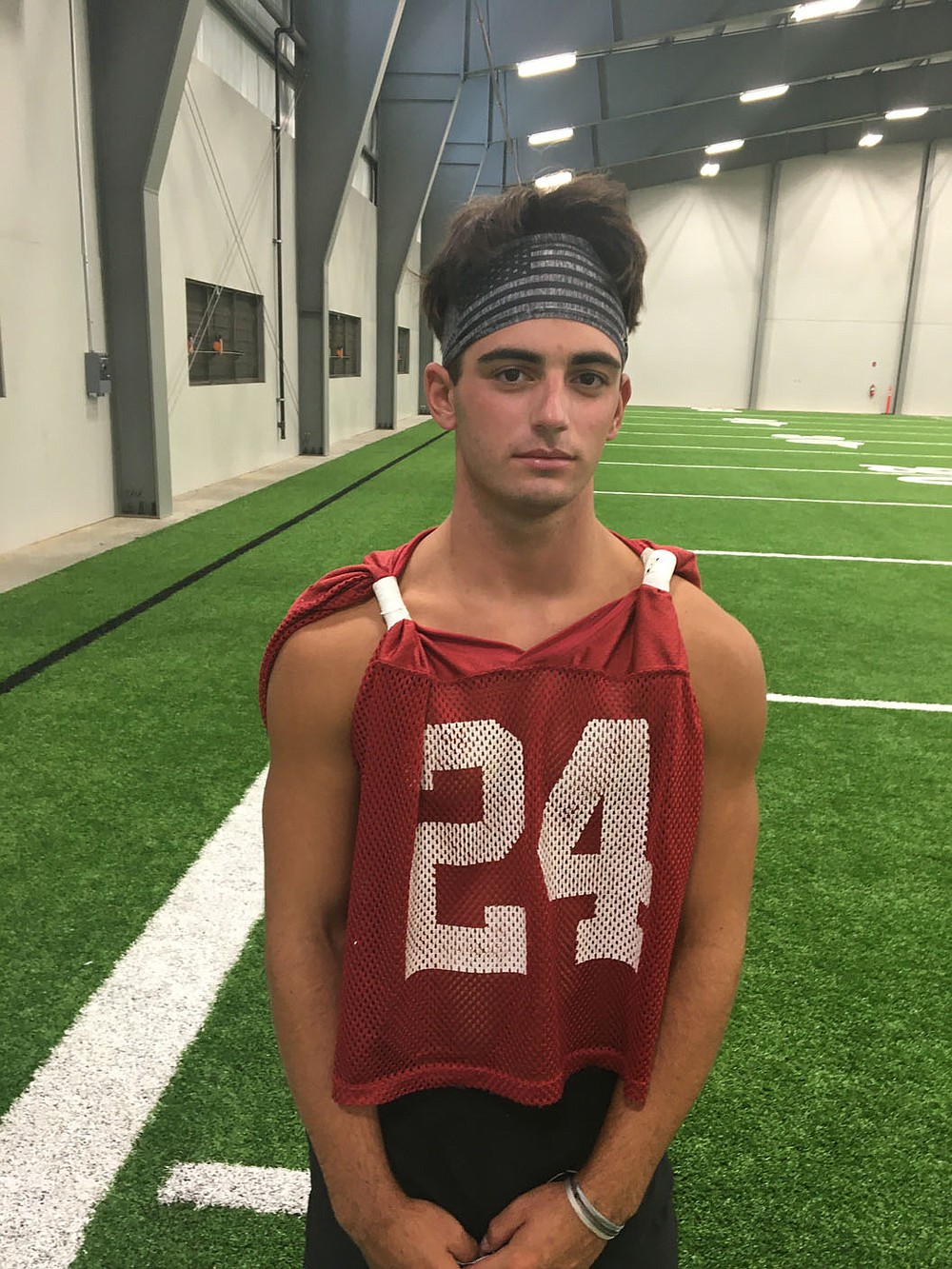 Elsik sparks Cardinals to clutch conference win