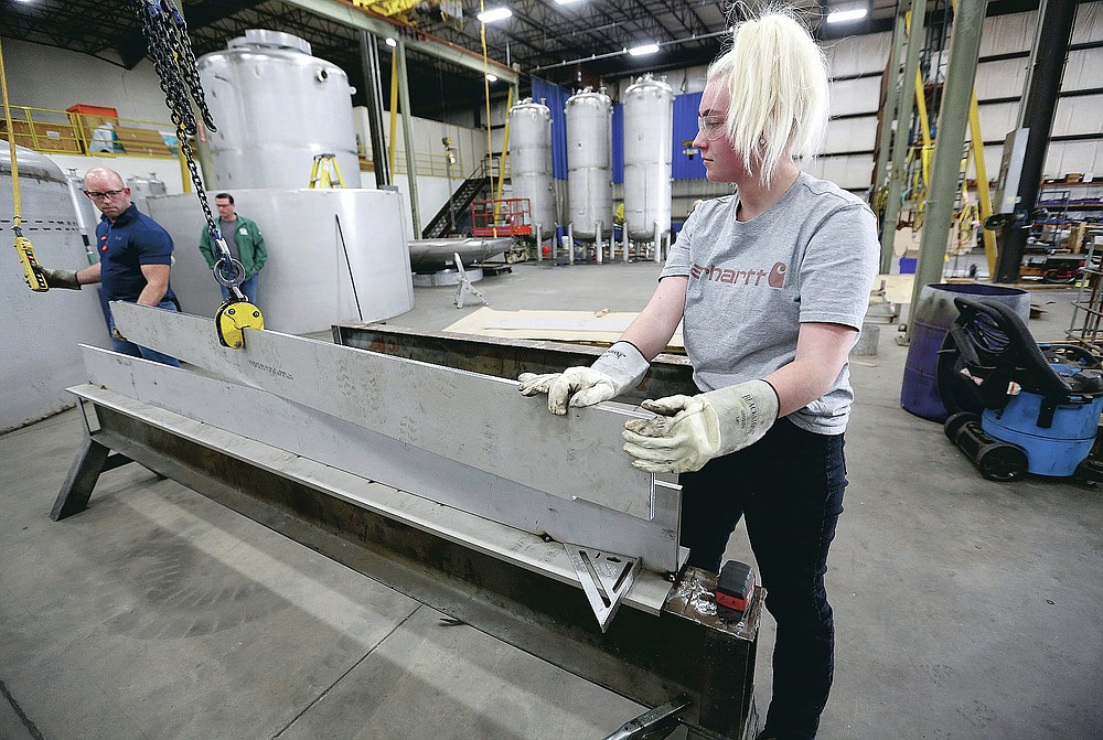 Students learn welding through Dubuque apprenticeships