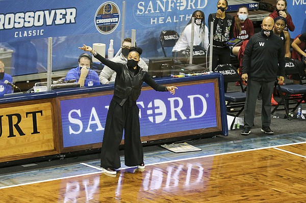 Top 10 unchanged; UA falls to No. 16 | Northwest Arkansas Democrat-Gazette