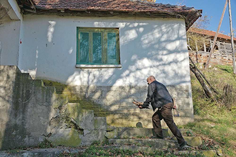 Kosovo ethnic divide eases as Muslim cares for elderly Serb