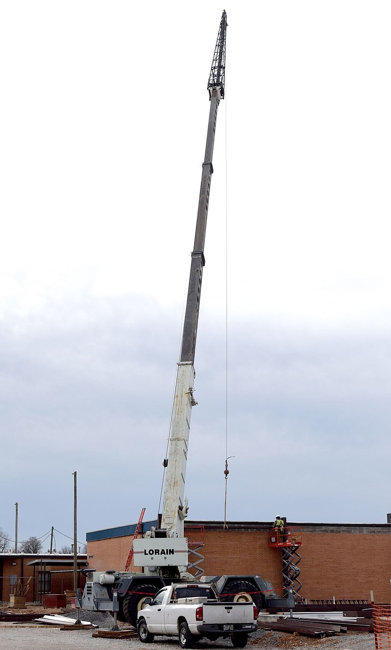 Steel skeleton goes up for cafeteria | Westside Eagle Observer