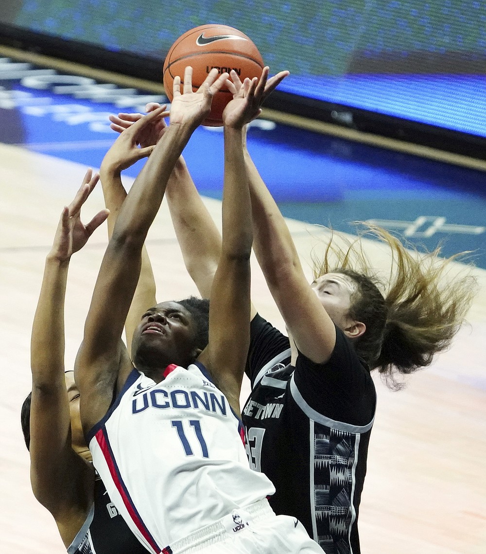 UConn (10-0) has no problem with Georgetown