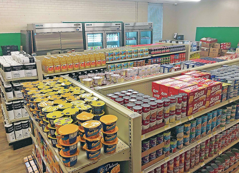 Student-run free grocery store helps feed town's hungry