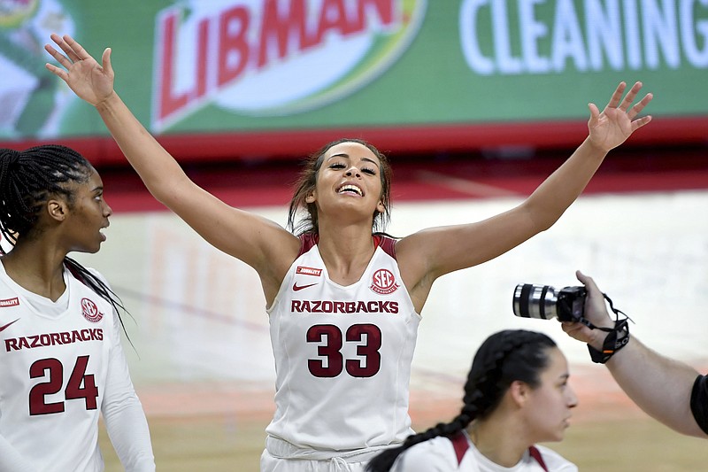 Arkansas beats UConn behind Dungee's 37 | Hot Springs Sentinel Record