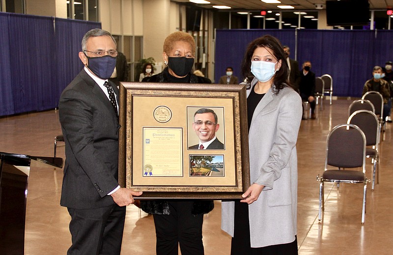 Oncologist honored at meeting for generous act of canceling debt | The ...