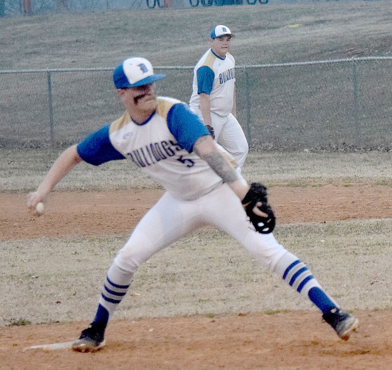 Bulldogs get stung by Hornets in opening game | Westside Eagle Observer