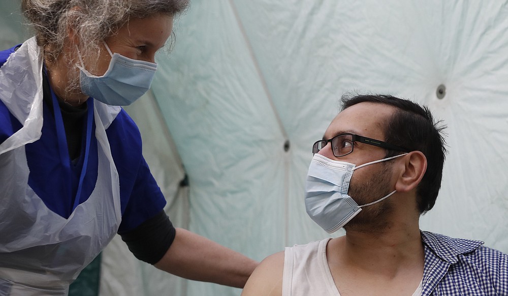 Health officials hail British 'Vaxi Taxi'