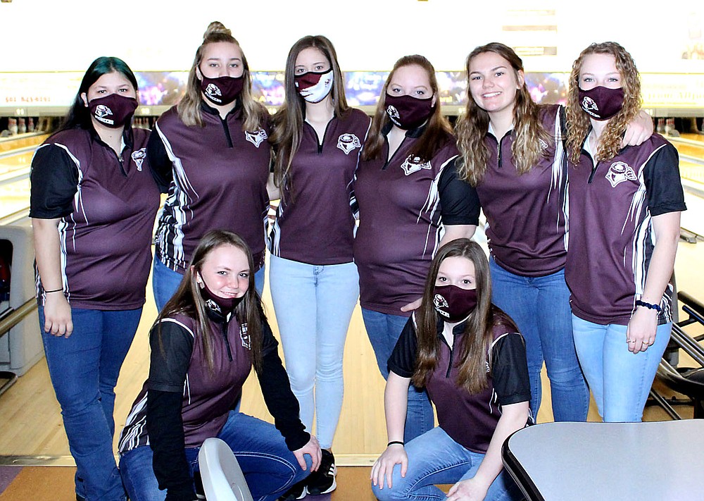 Gentry bowling teams compete in state tourney