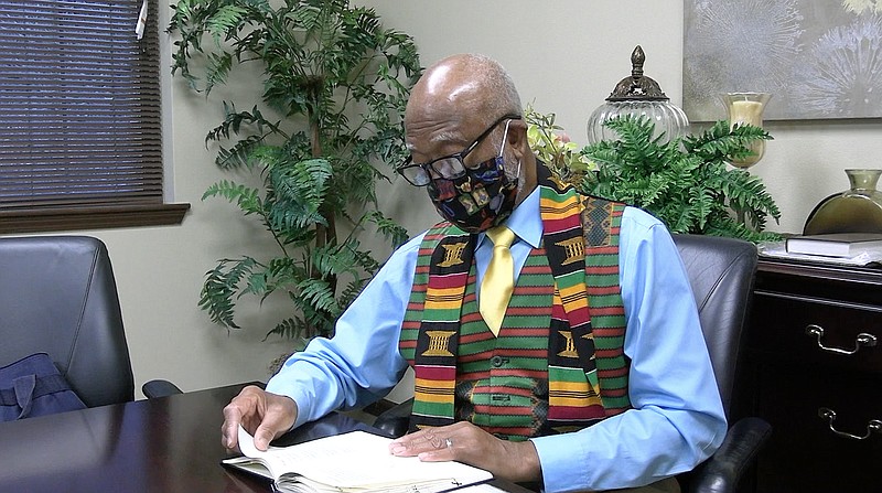 WATCH: Beard rolls out 83 poems in new book | Hot Springs Sentinel Record