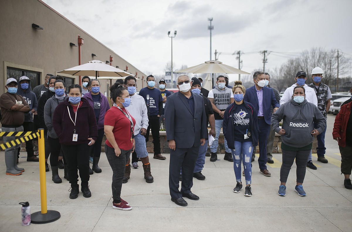 Marshallese ambassador visits Rogers plant to urge covid-19 vaccination ...
