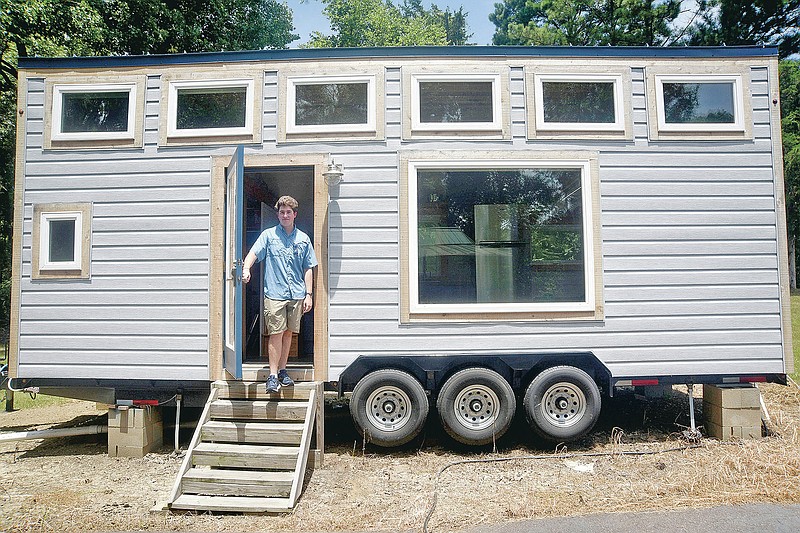 A love of small spaces: Vicksburg native builds tiny house | Northwest ...