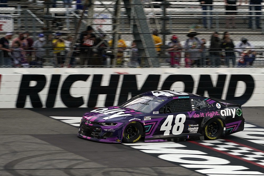 Bowman's late rally leaves hapless Hamlin in distress