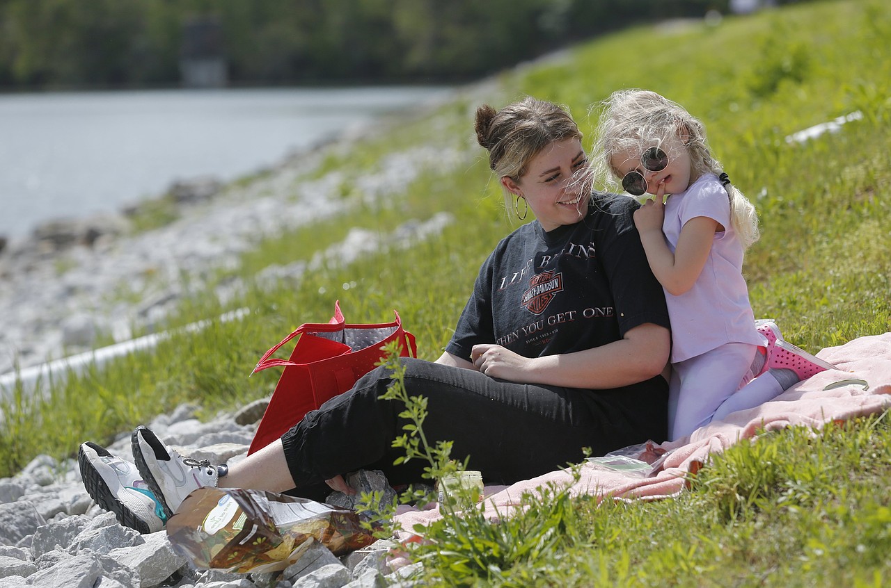 PHOTO GALLERY: Replica flight, mom-daughter picnic, blood drive ...