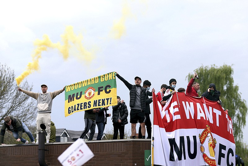 Soccer fans rush field; match off | The Arkansas Democrat-Gazette ...