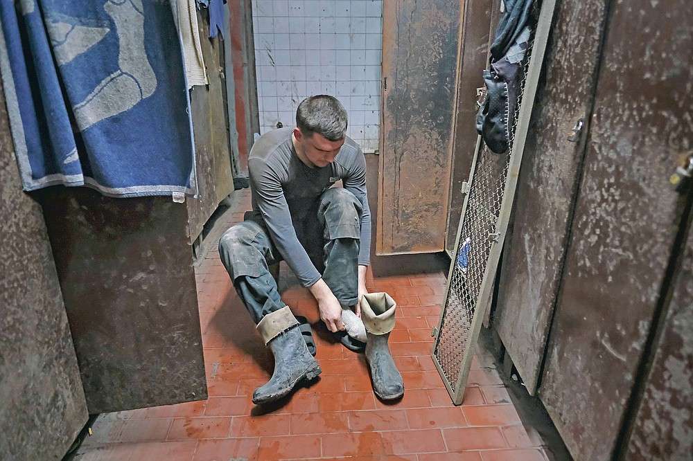 Muslim miners in Bosnia observe fast, wait until sunset to eat underground