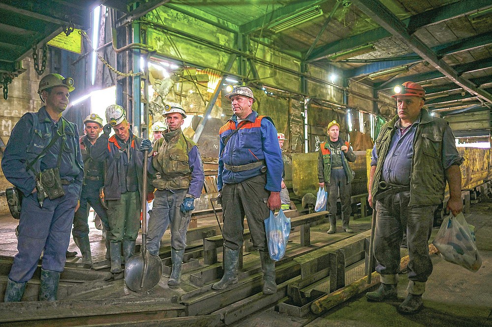 Muslim miners in Bosnia observe fast, wait until sunset to eat underground