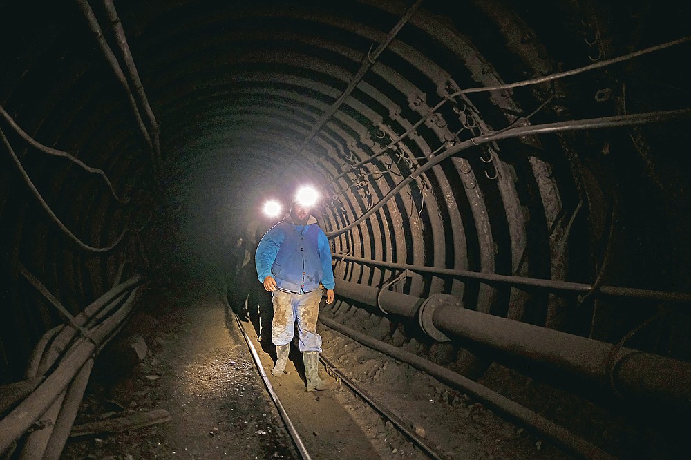 Muslim miners in Bosnia observe fast, wait until sunset to eat underground